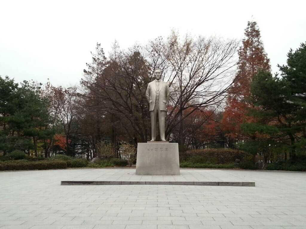 Dosan Memorial Park 도산공원 - Trazy, Korea's #1 Travel Shop