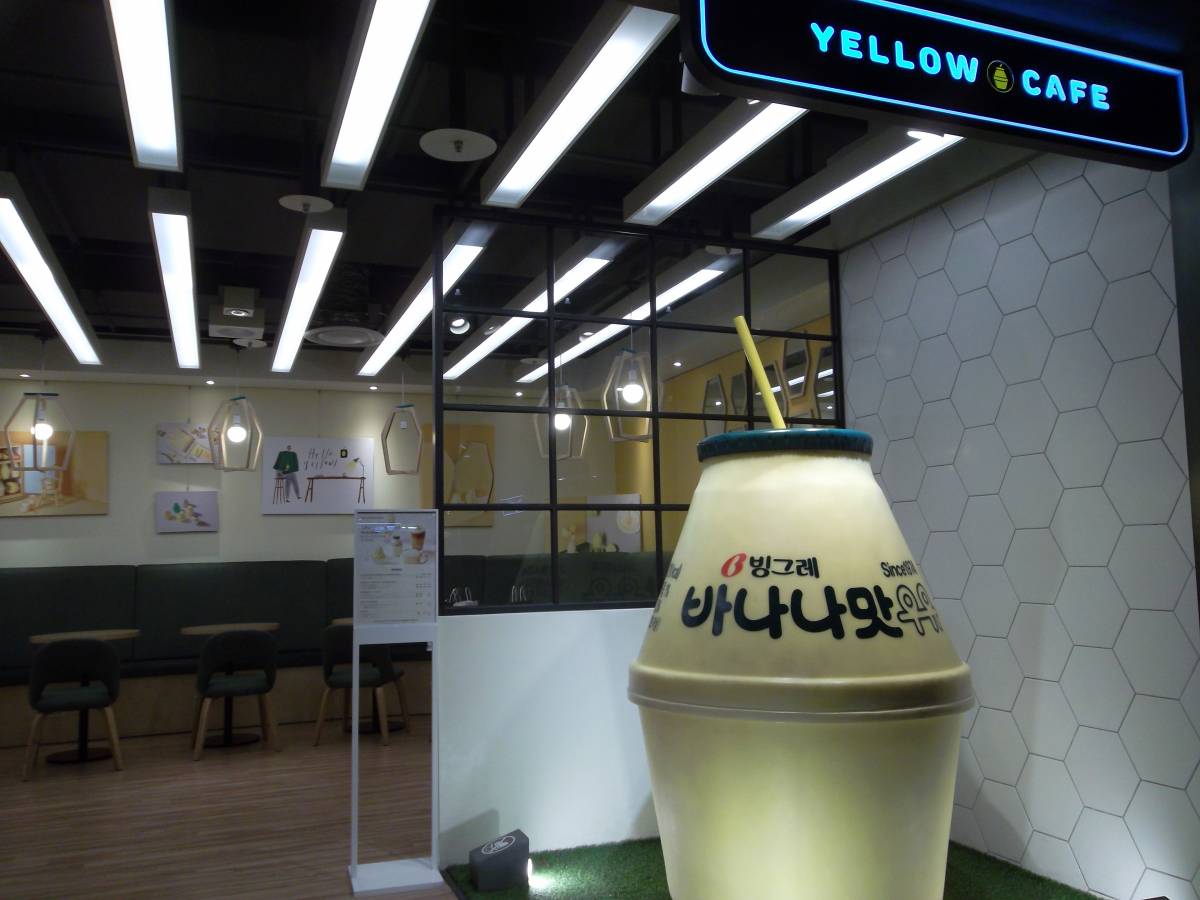 Yellow Cafe (Banana Milk Cafe) 옐로우 카페, Korea Restaurant and Cafe
