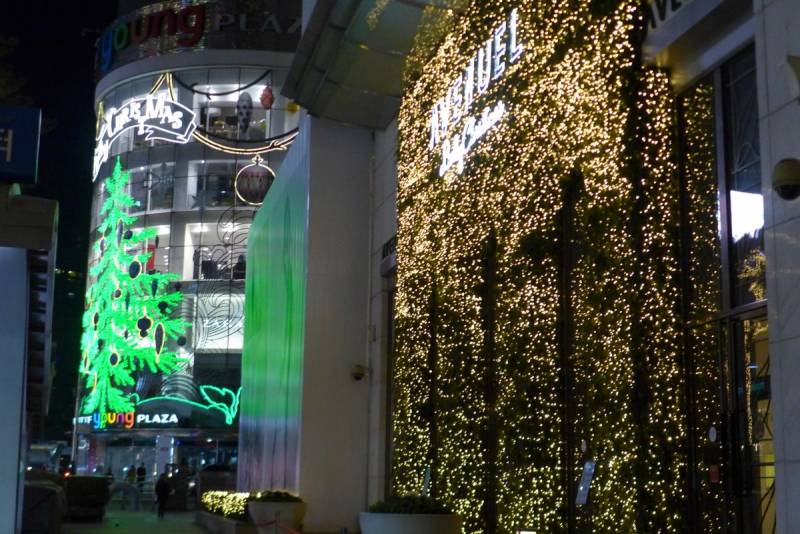 Lotte Department Store (Myeongdong) 명동 롯데백화점 in Seoul, South Korea ...