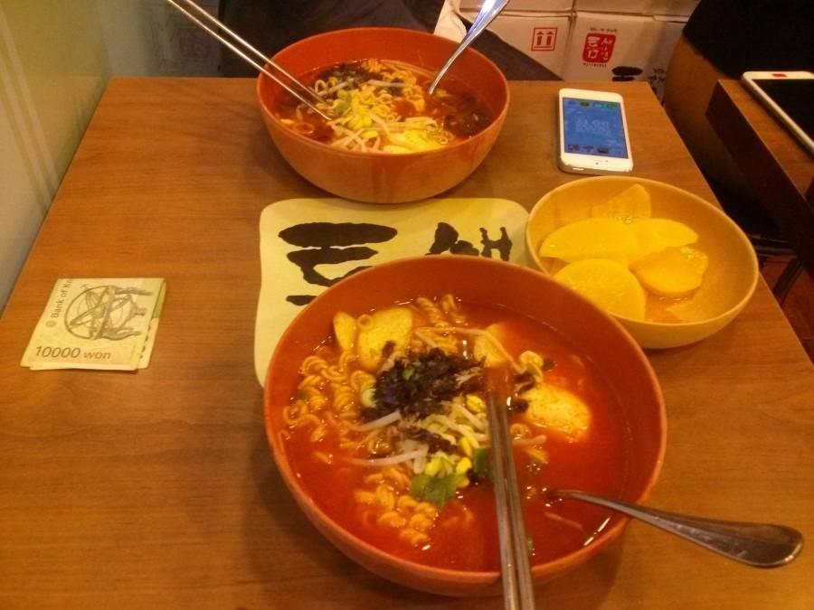 Teumsae Ramen 틈새라면, Korea Restaurant and Cafe