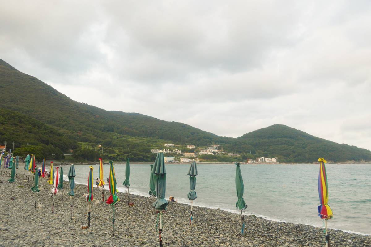Hakdong Mongdol Beach 학동 몽돌해변 - Trazy, Korea's #1 Travel Shop